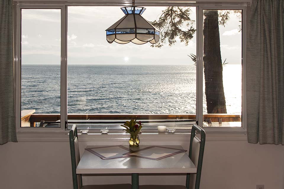 Fossil Bay Resort - Ocean View Dining